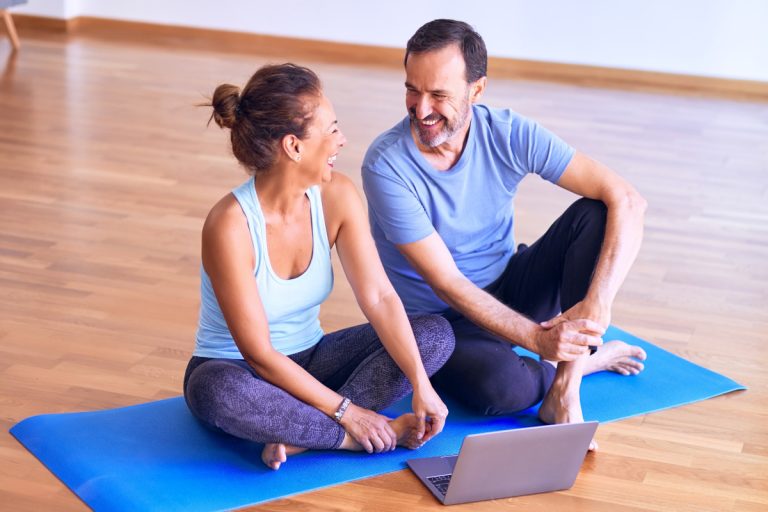 Quel sport faire en couple à la maison ? - HOME FIT TRAINING